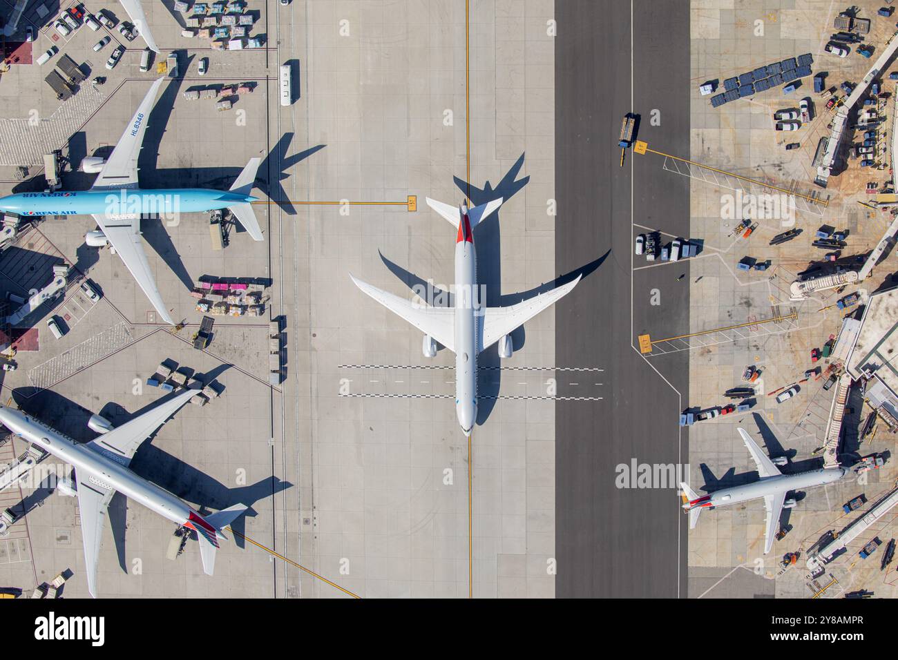 Airport overview hi-res stock photography and images - Alamy