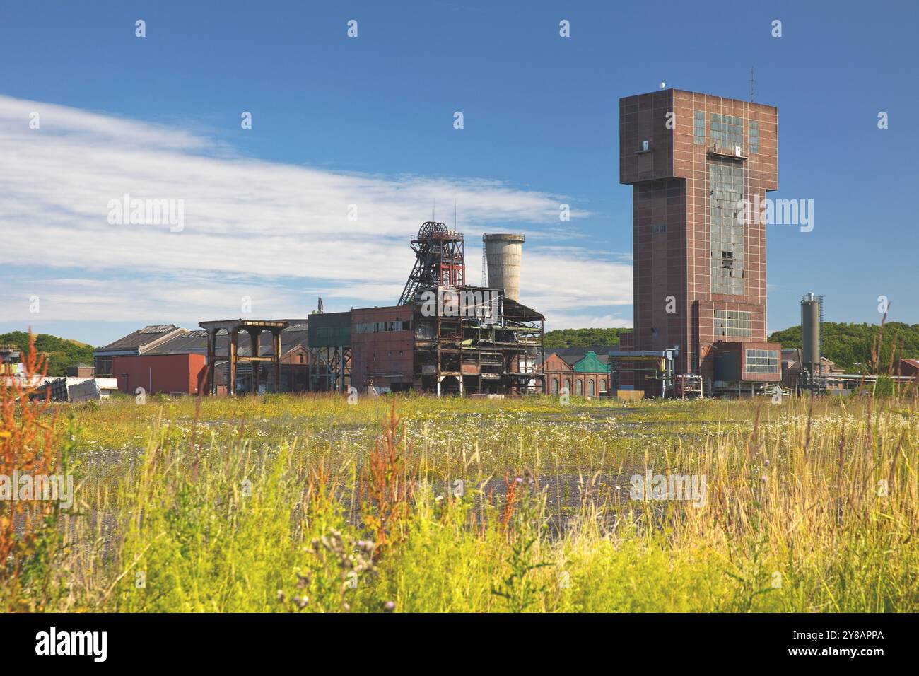 Hammerhead tower with the former Heinrich Robert mine, Ost mine ...