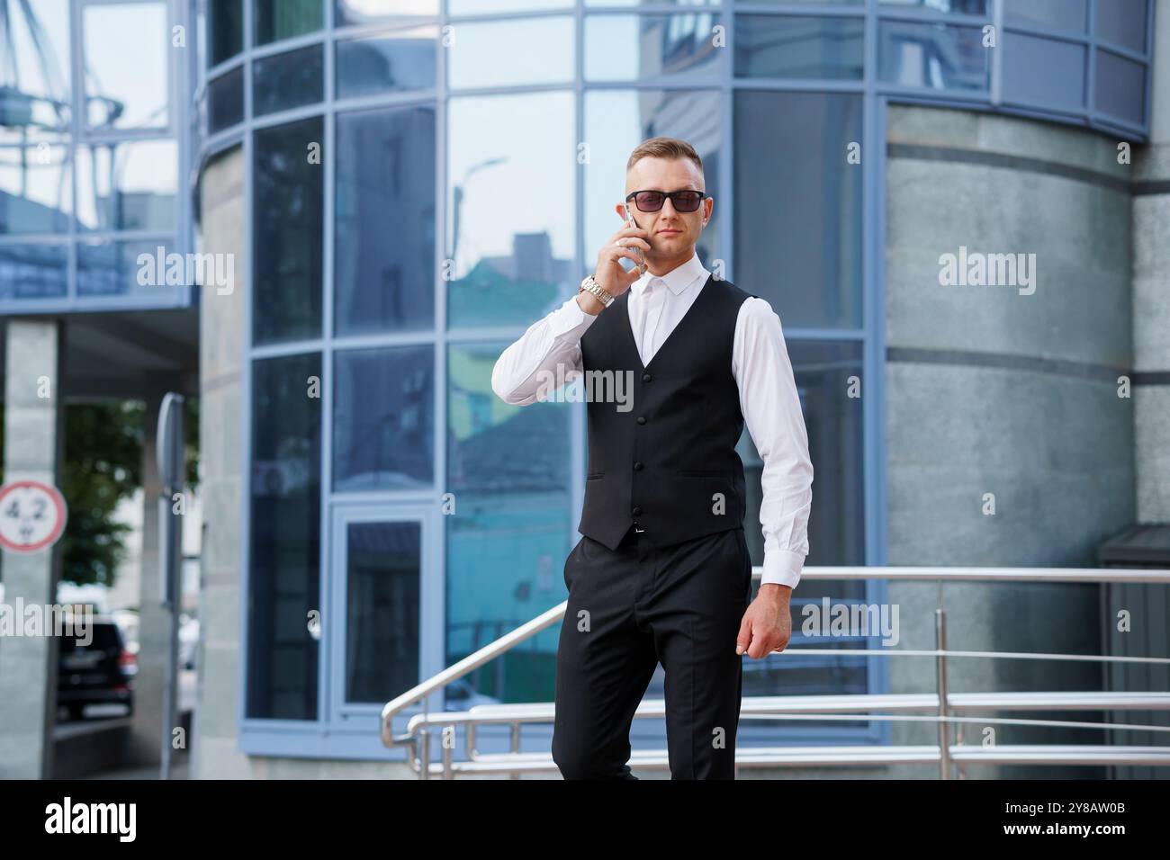Pose exudes sophistication hi-res stock photography and images - Alamy