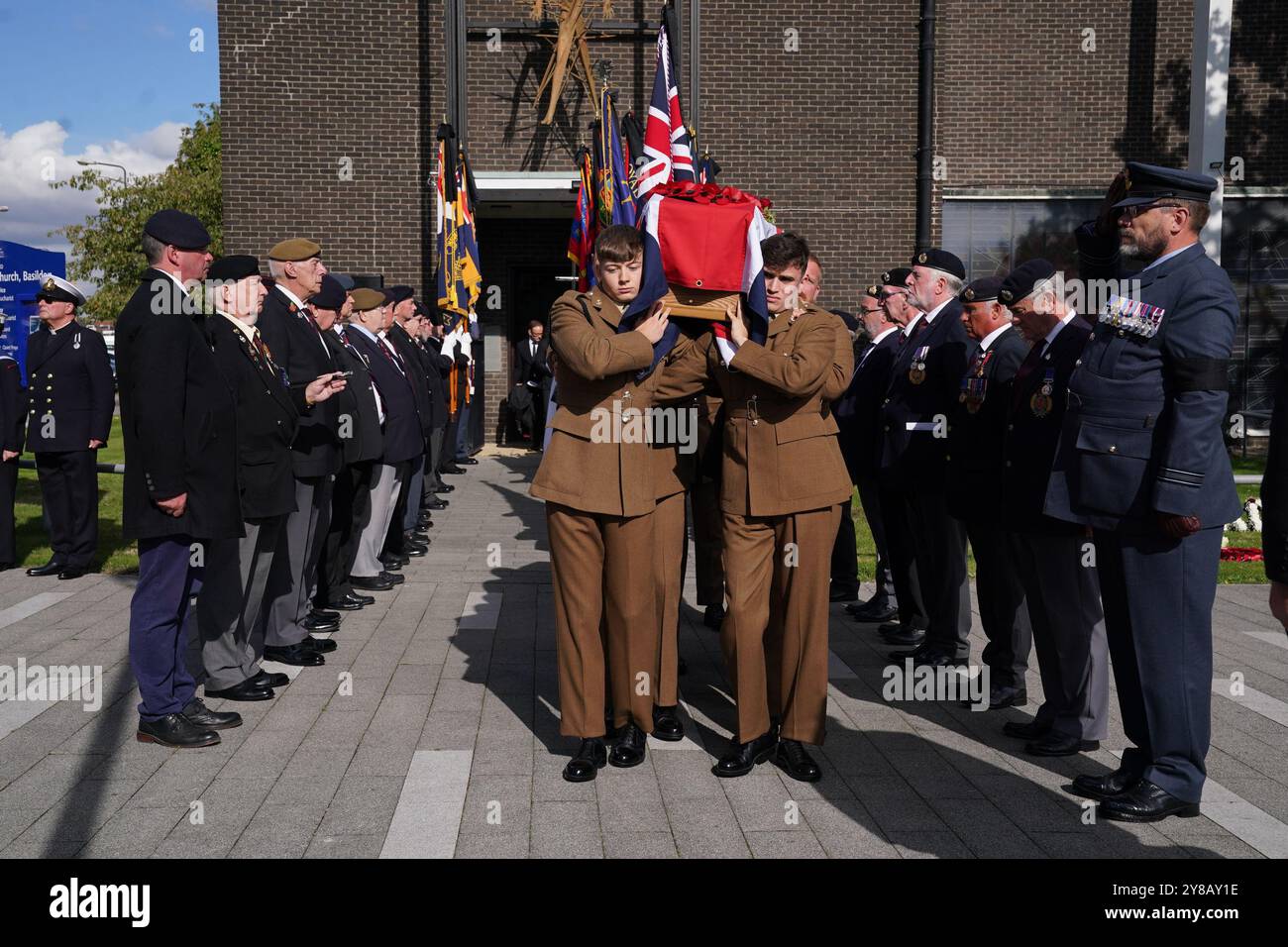 Veterans stand guard as members of the military carry the coffin from ...