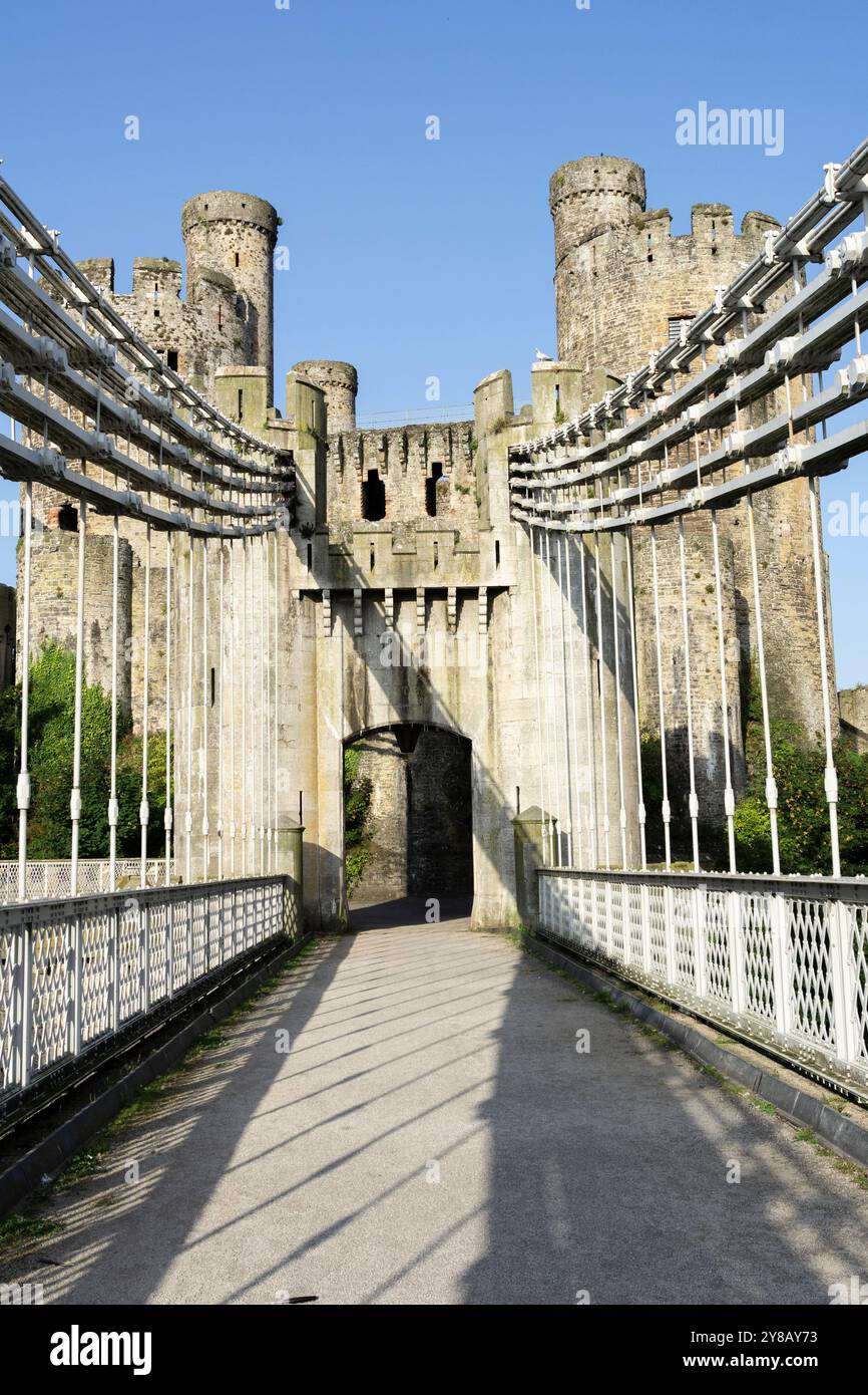 Suspension cables of bridge and path provide leading lines of bridge to ...