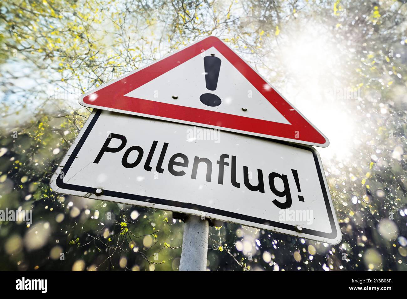 PHOTOMONTAGE, Danger sign pollen flight, FOTOMONTAGE, Gefahrenschild ...