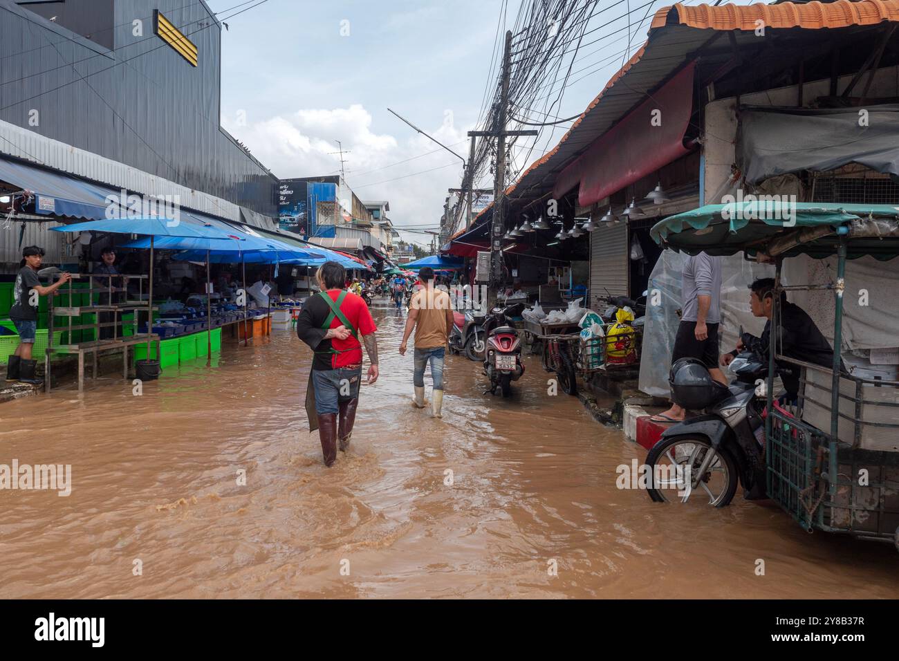 CHIANG MAI, Thailand – 4 October, 2024 : Chiang Mai market Flooding in ...