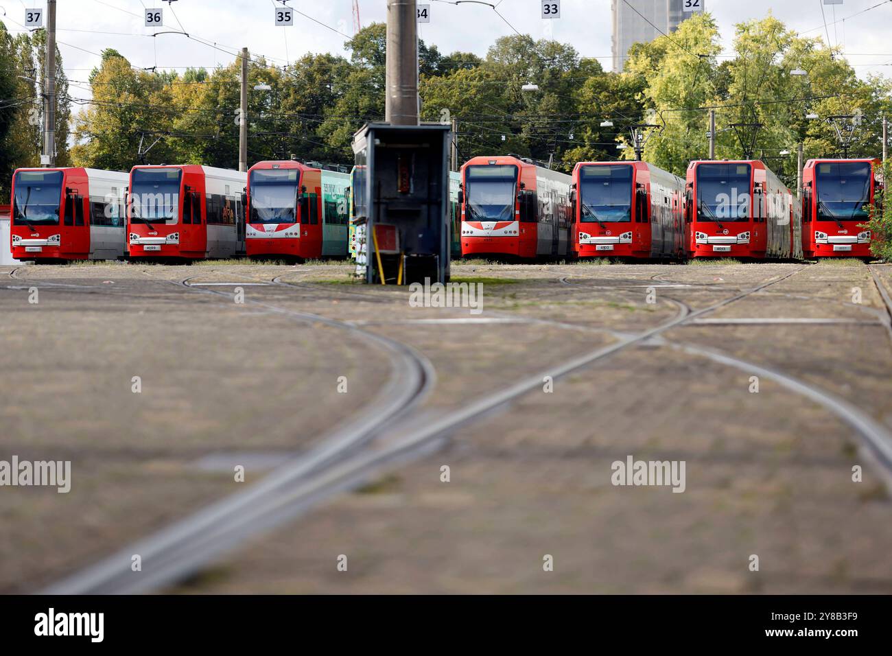 Kvb arbeiten hi-res stock photography and images - Alamy