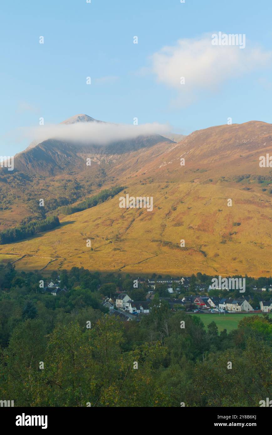 Ballachulish village with Sgorr Bhan munro behind, Highland Scotland ...