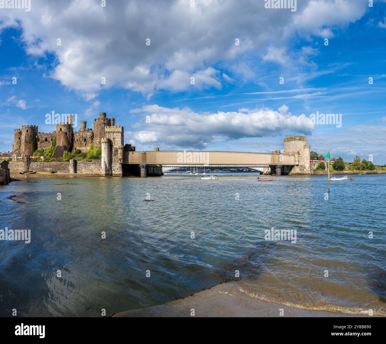 Conwy castle on the river Conwy Stock Photo - Alamy