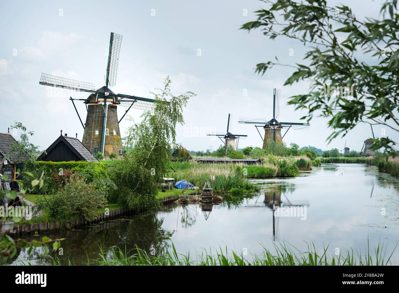 Kinderdijk windmills water canal hi-res stock photography and images ...