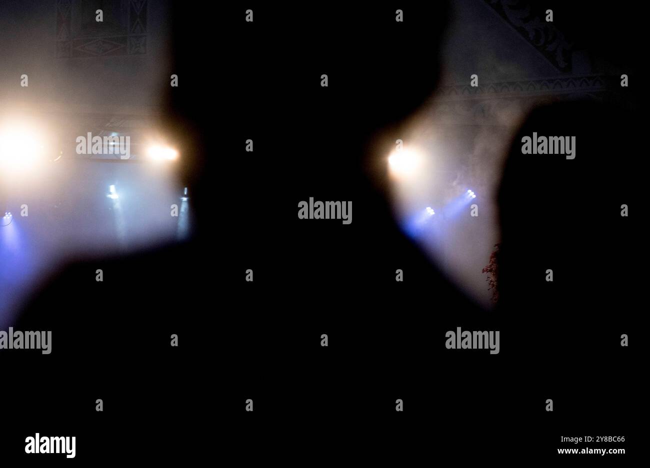 a group of people being together, spectator at an event group of people ...