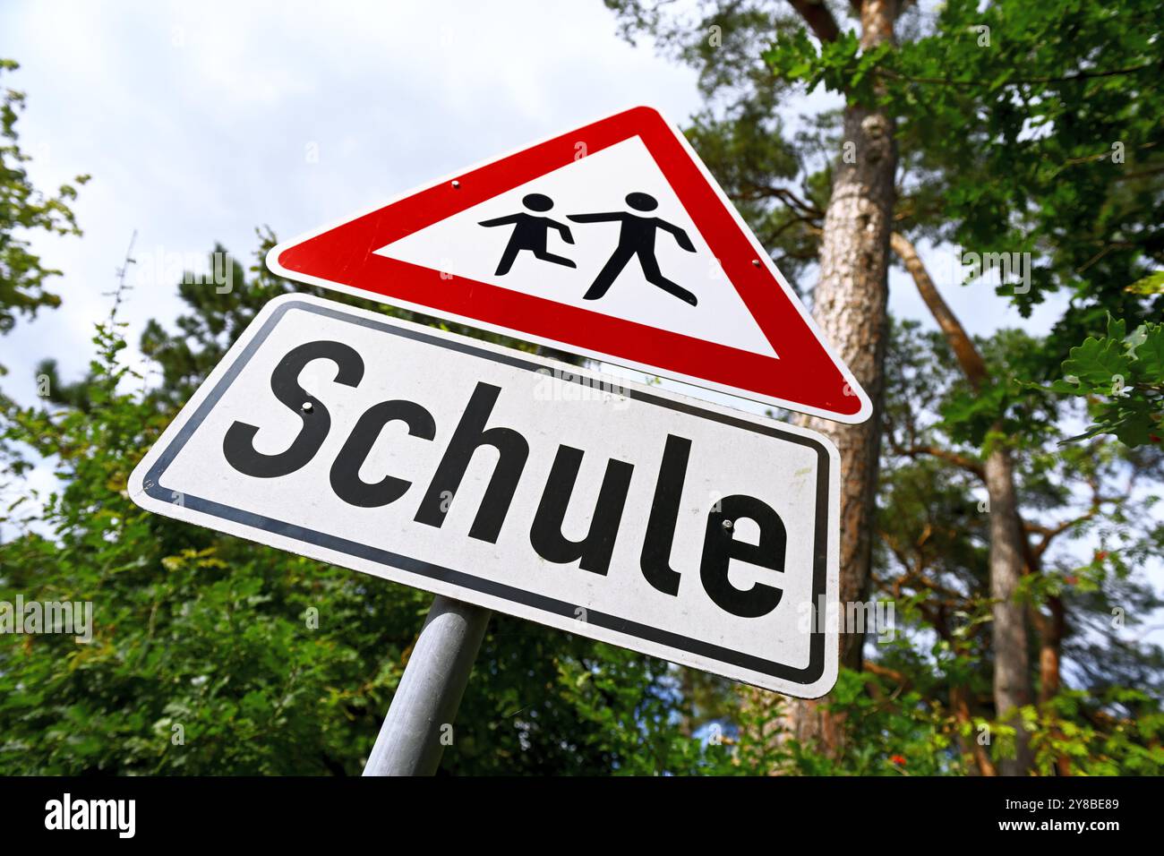 Schild schulweg hi-res stock photography and images - Alamy