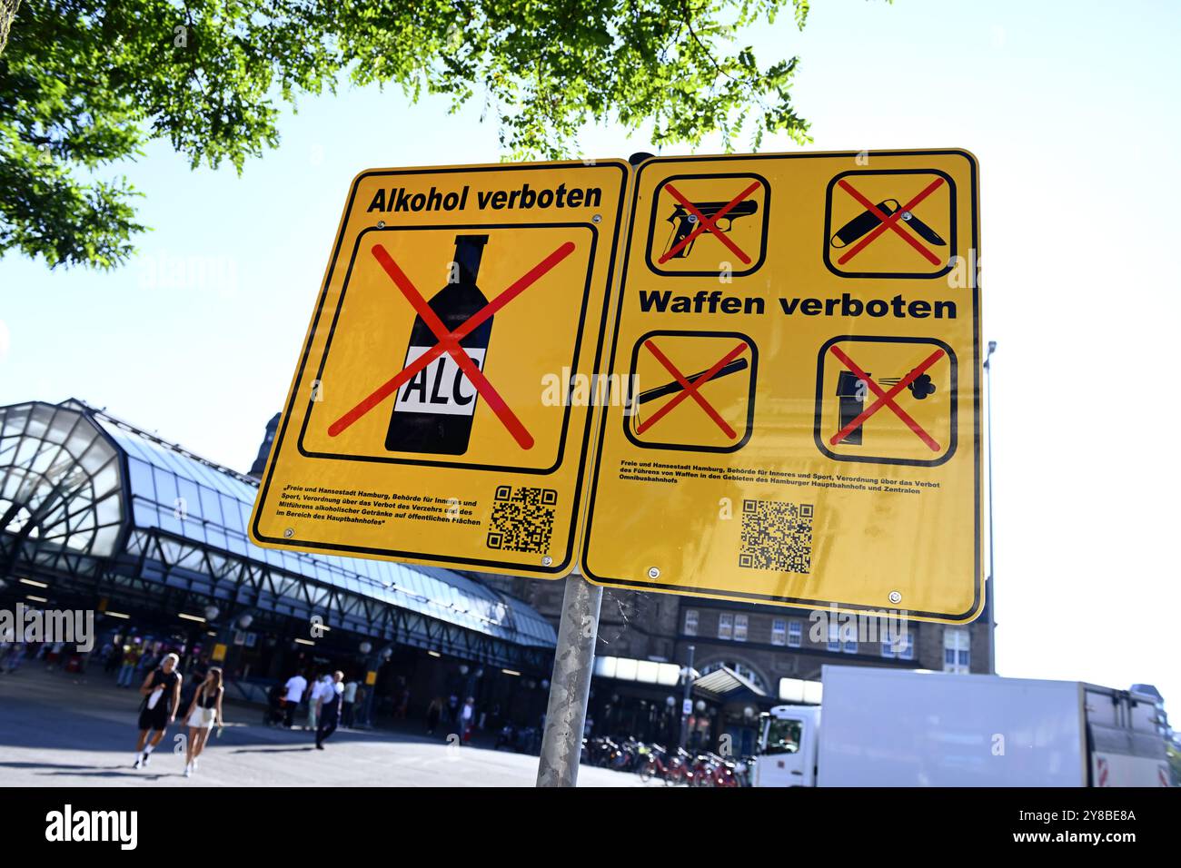 Alcohol and weapons ban sign at the main train station in Hamburg ...