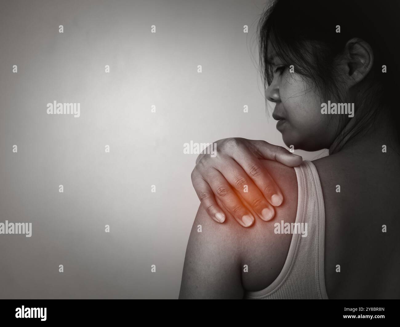 Woman with acute pain shoulder with neck pain on gray background ...