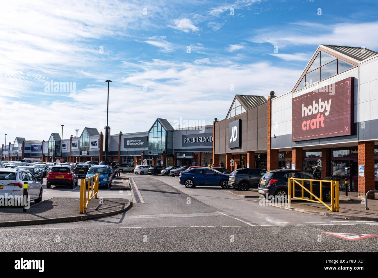 Mountain warehouse logo hi-res stock photography and images - Alamy