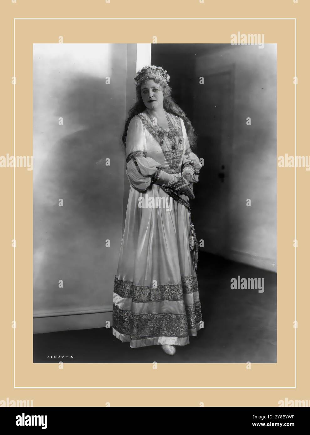 Lotte Lehmann, 1888-1976, Full lgth., standing, facing slightly left ...