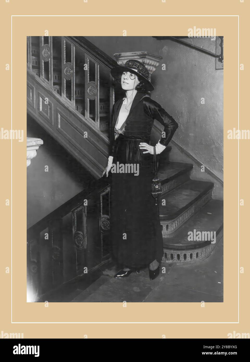Ruth Gordon, 1896-, Full lgth., standing on stairway, facing left ...