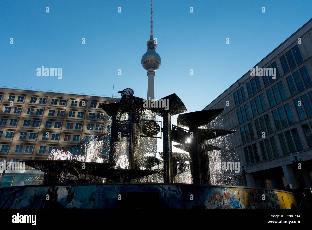 Brunnen der Völkerfreundschaft, Fountain of Peoples Friendship, Alexanderplatz Square, Berliner ...