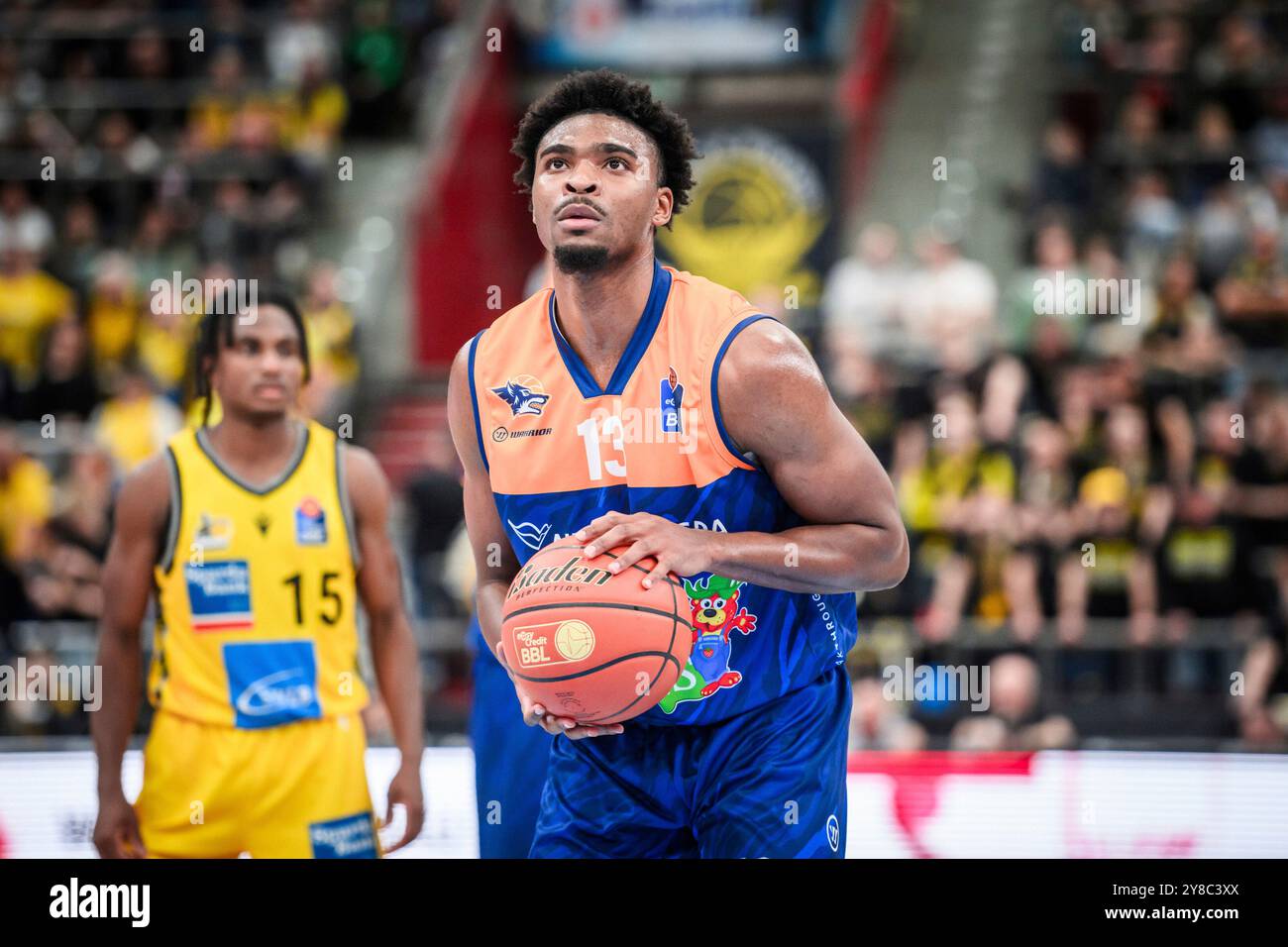 Bryce Hamilton (Rostock Seawolves, #13) - Freiwurf, dahinter unscharf ...