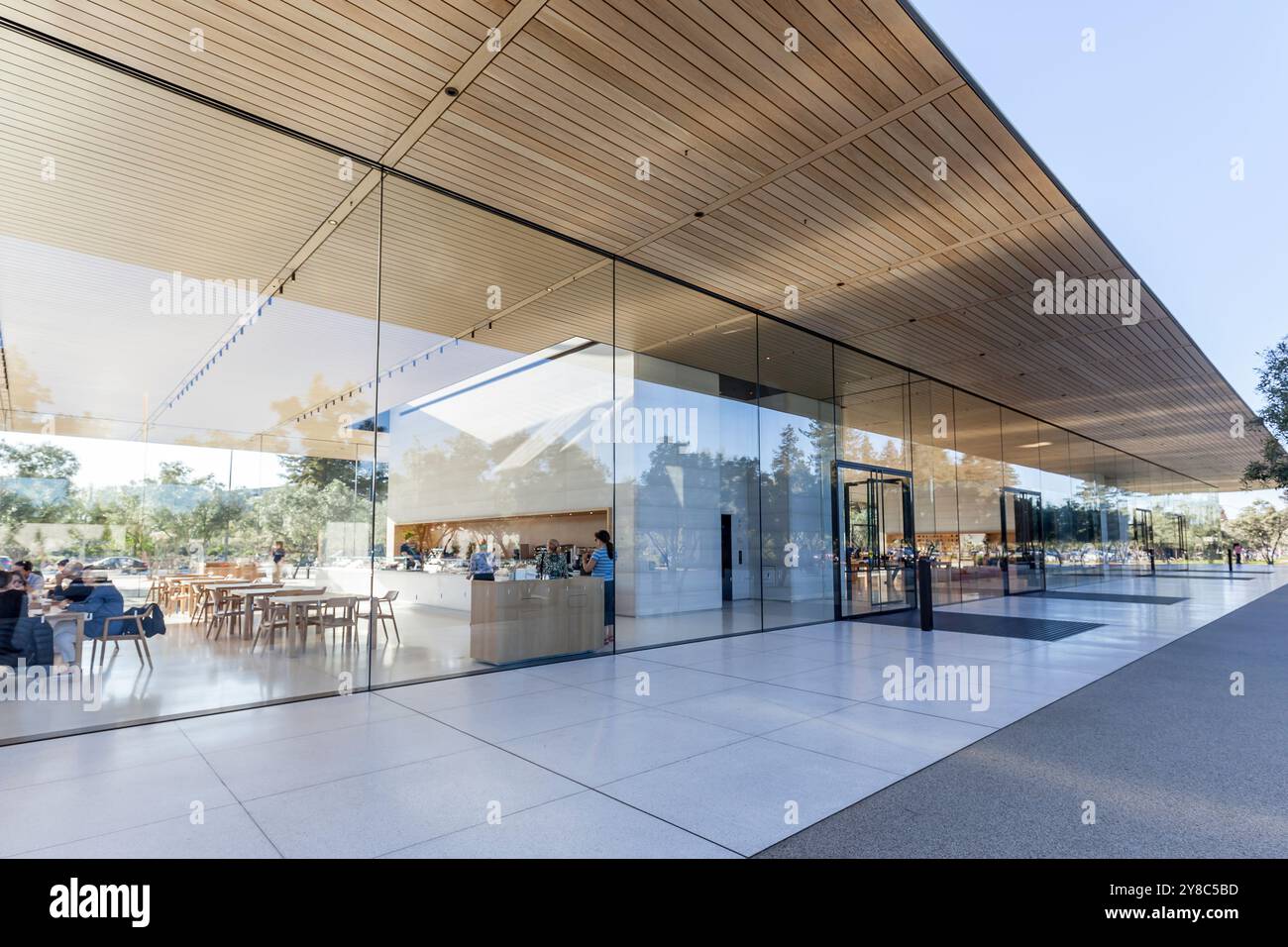 Apple Park Visitor Center Slår Upp Dörrarna För Allmänheten – MRQOI