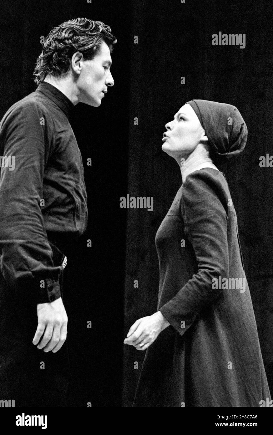 Ian McKellen (Macbeth), Judi Dench (Lady Macbeth) in MACBETH by ...