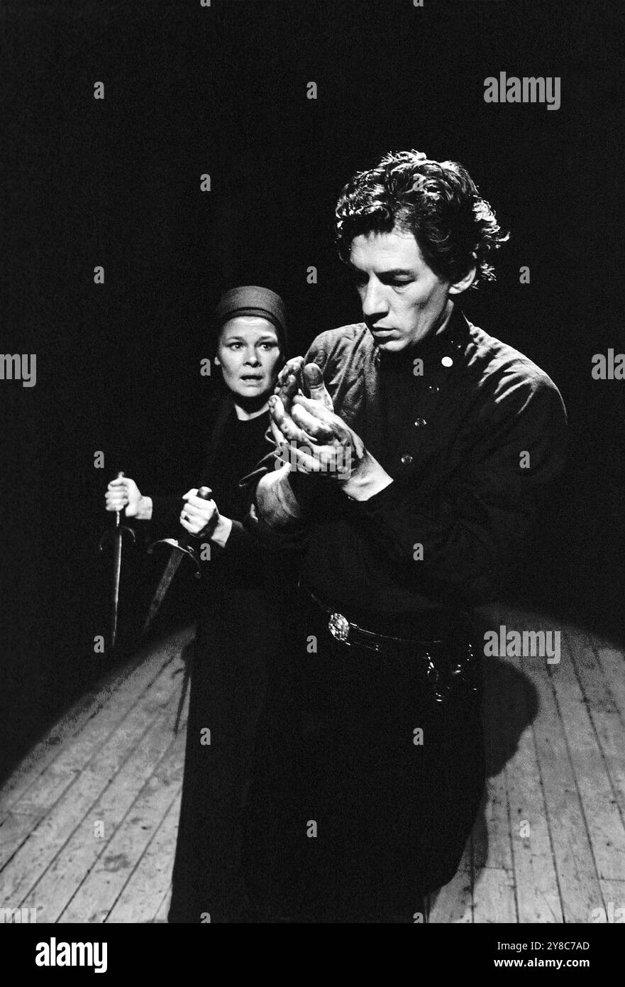 Judi Dench (Lady Macbeth), Ian McKellen (Macbeth) in MACBETH by ...