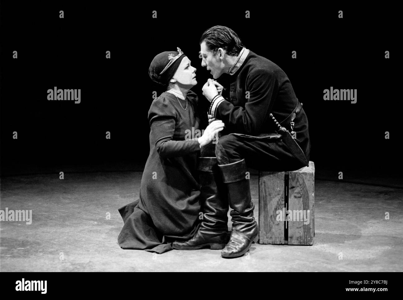Judi Dench (Lady Macbeth), Ian McKellen (Macbeth) in MACBETH by ...