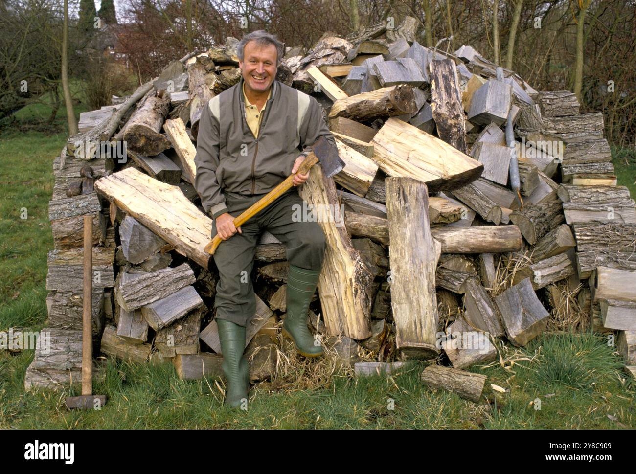 Julian Pettifer British journalist TV documentary presenter reporter at ...