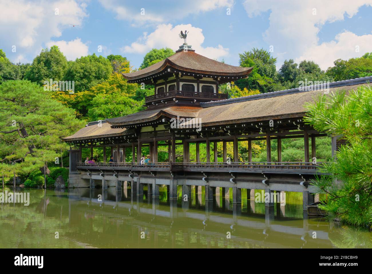 Heian Jingu Shrine Japanese garden lake, Kyoto. Peaceful Japanese ...