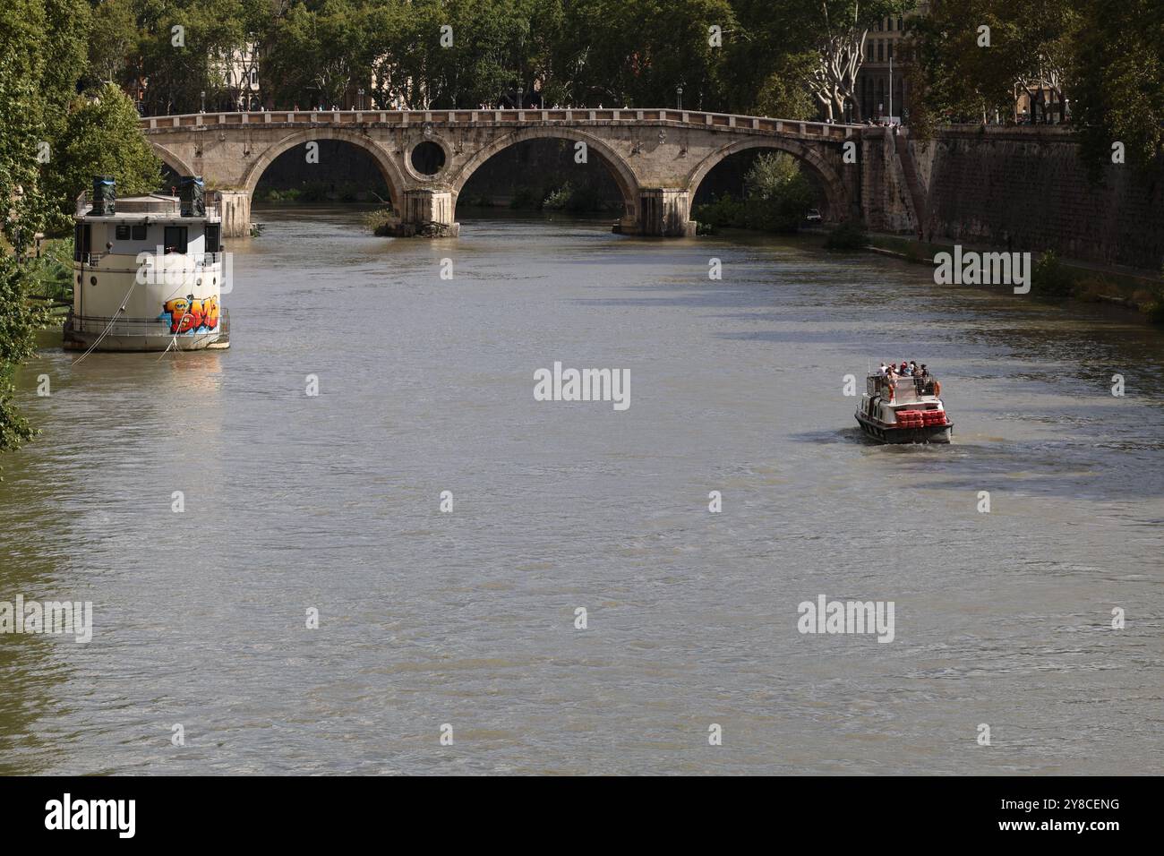 Ancient Ponte Sisto Pedestrian Bridge, Trastevere, Rome, Italy Stock ...
