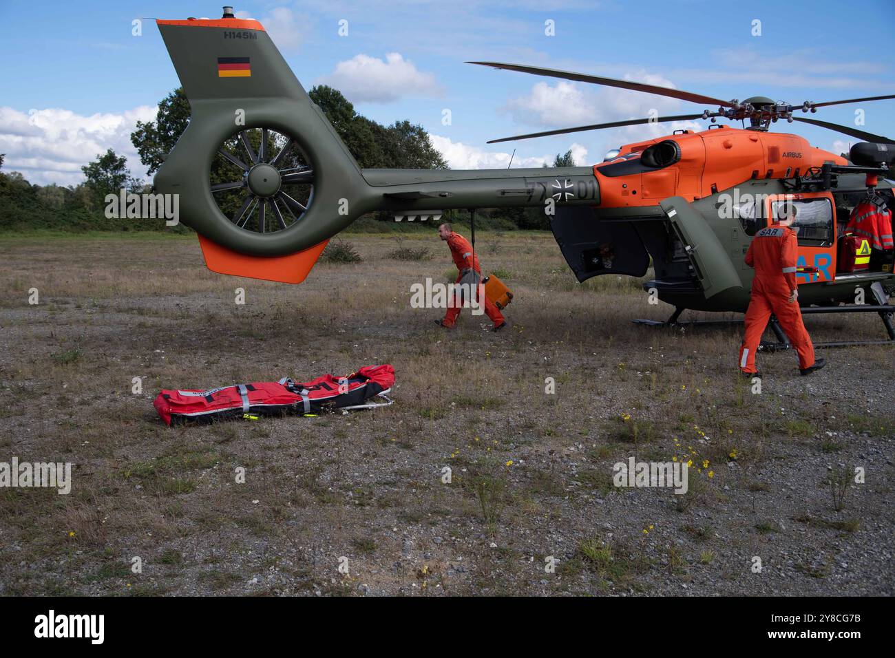 Piloten am SAR-Rettungshubschrauber, Katastrophenschutz-Uebung LOKI24 ...