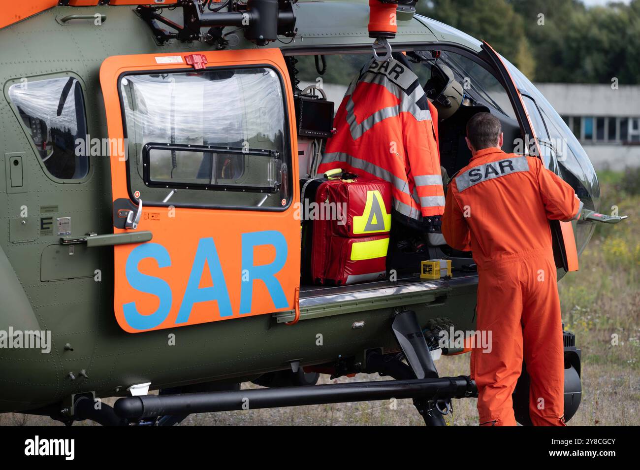 Pilot am SAR-Rettungshubschrauber, Katastrophenschutz-Uebung LOKI24 in ...