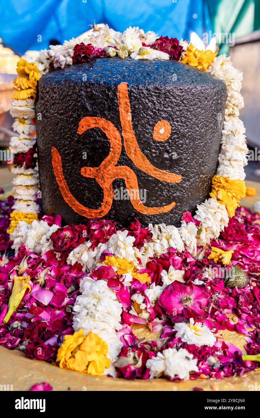 idol of hindu holy god shivalinga at temple from flat angle Stock Photo ...