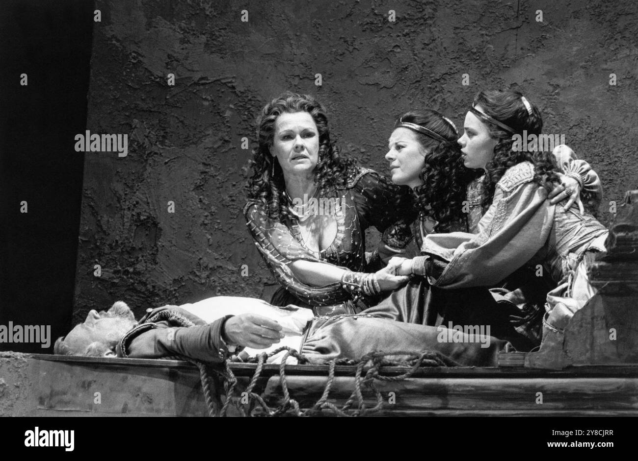 grieving over Antony's body - l-r: Anthony Hopkins (Mark Antony), Judi ...