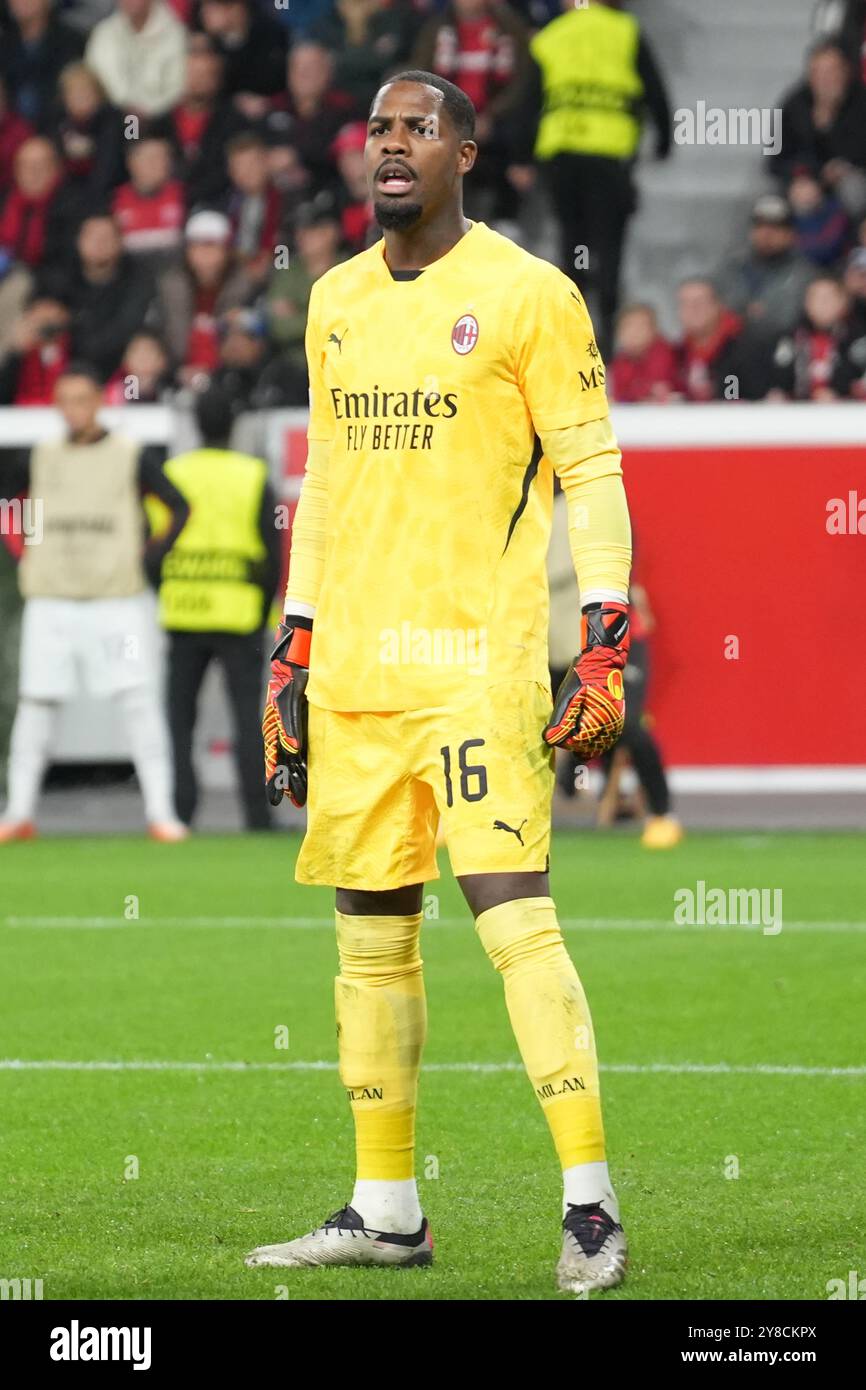 16 Mike Maignan of AC Milan during the UEFA Champions League, League ...