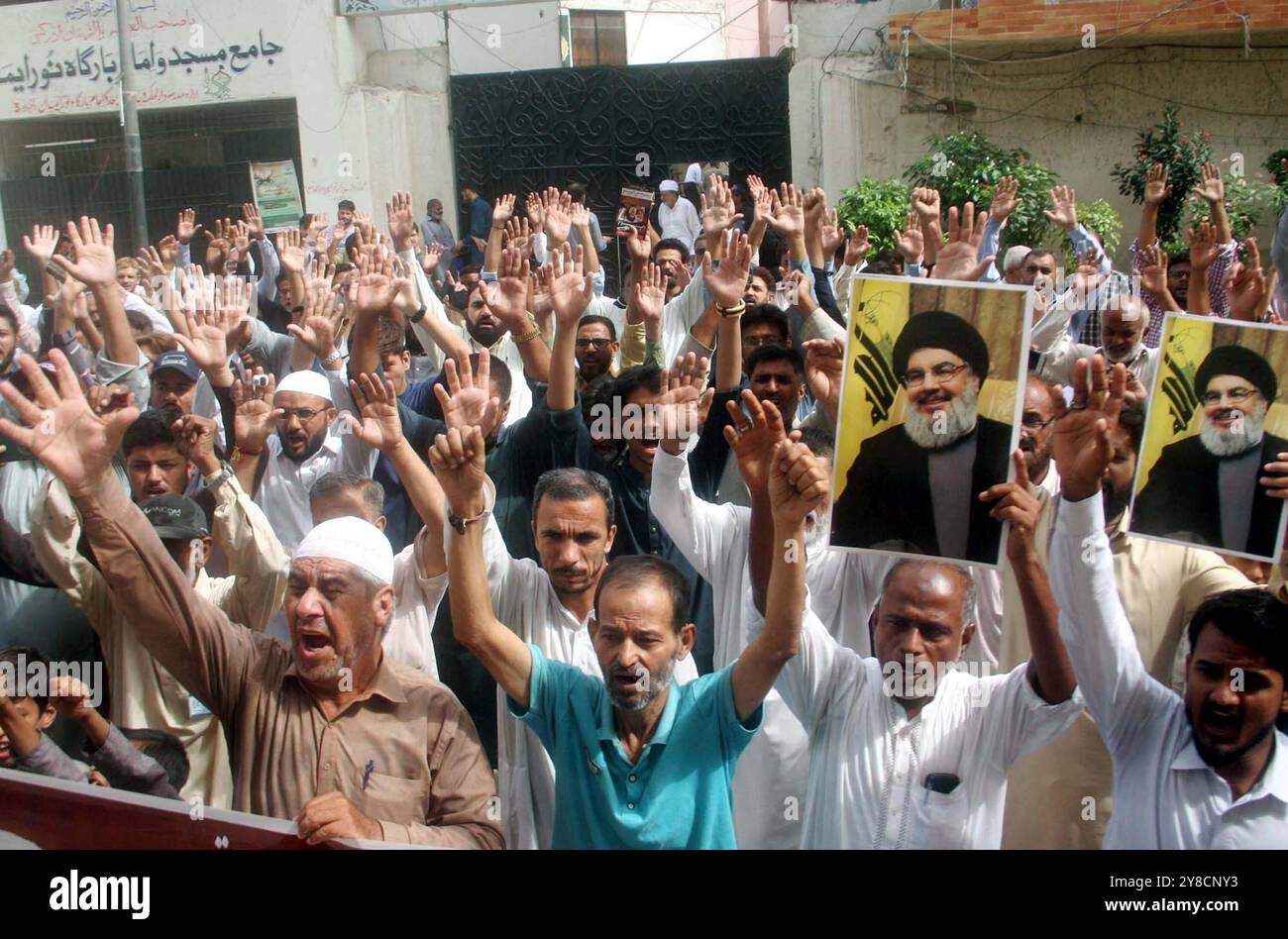 Hyderabad, Pakistan. 04th Oct, 2024. Members of Majlis Wahdat-ul ...