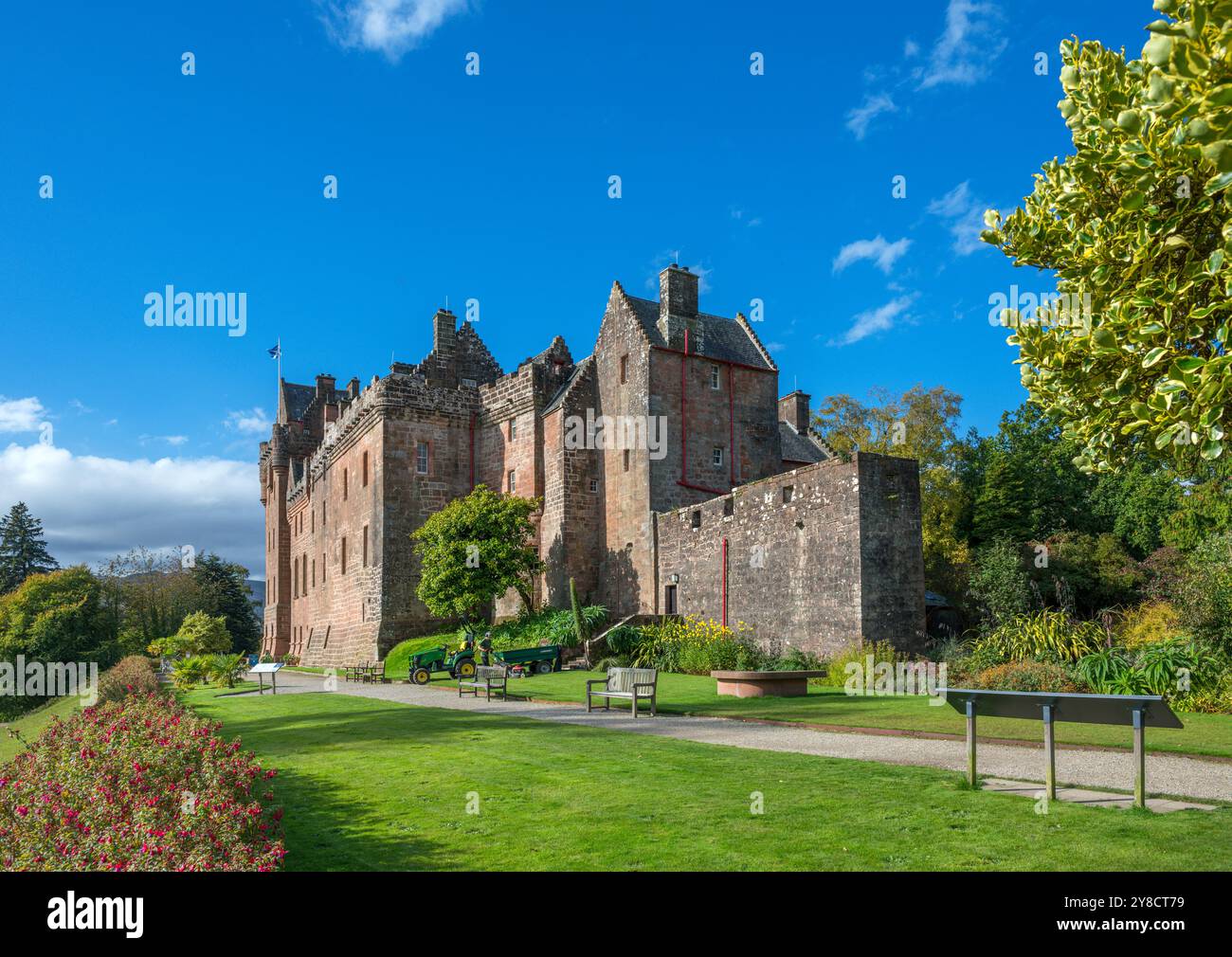 Brodick castle hi-res stock photography and images - Alamy