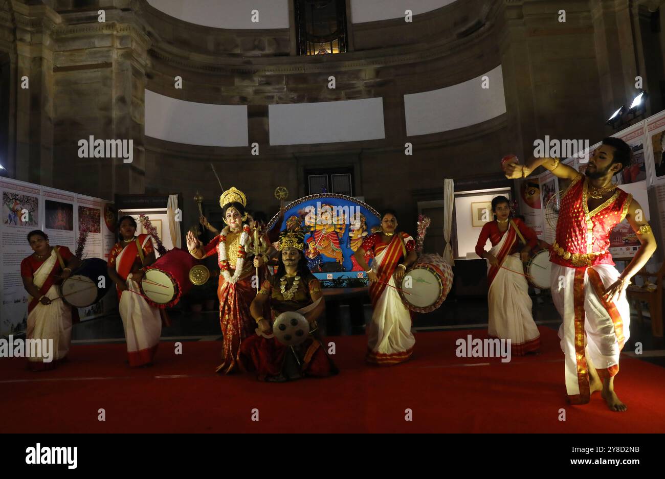 Kolkata, West Bengal, India. 4th Oct, 2024. Dancers is performing ...