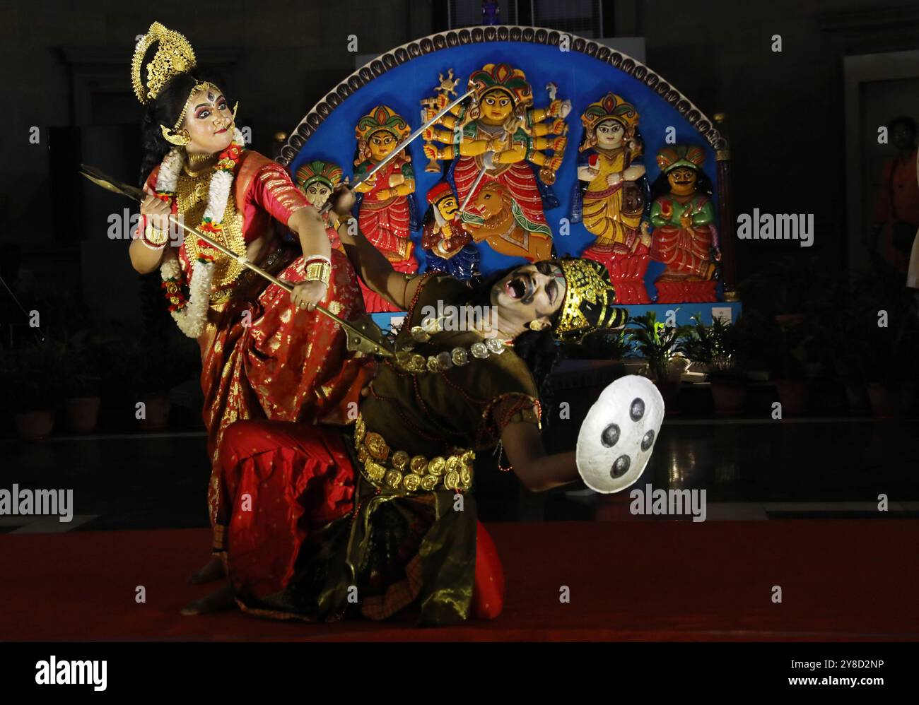 Kolkata, West Bengal, India. 4th Oct, 2024. Dancers is performing ...