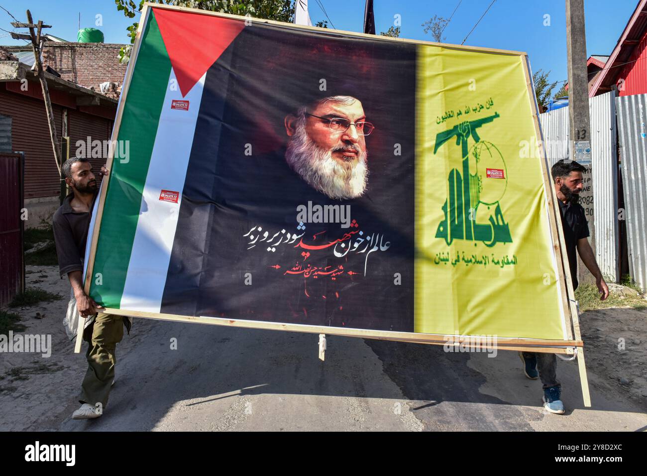 Kashmir, India. 04th Oct, 2024. Kashmiri Shiite Muslims hold a banner ...