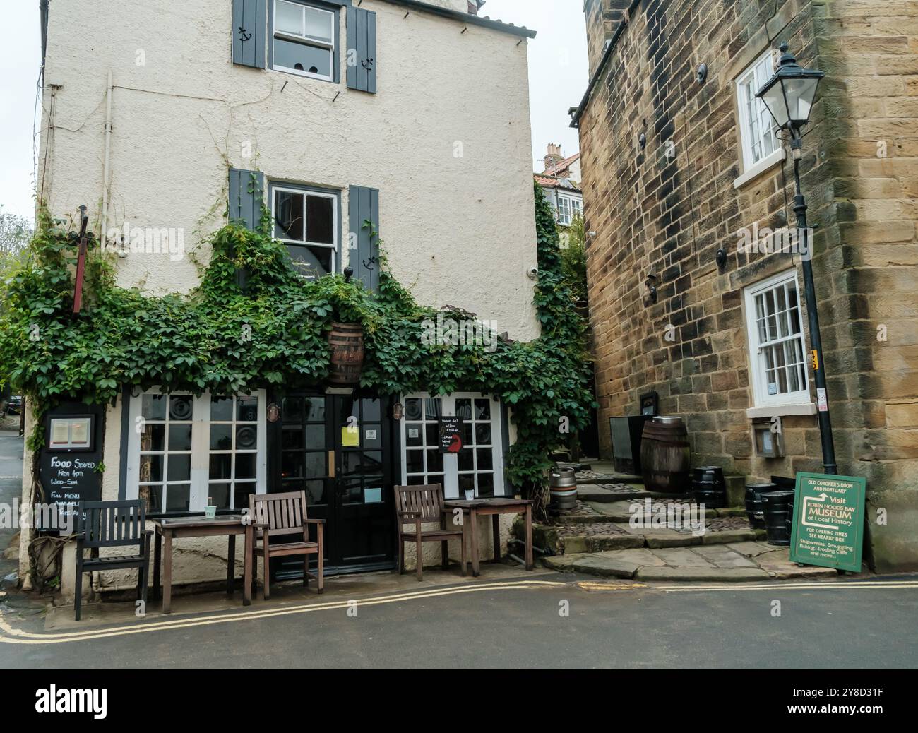 Smugglers Inn, Robin Hood's Bay Stock Photo - Alamy