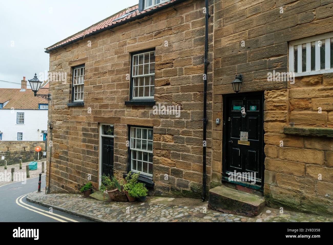 Historical building in Robin Hood's Bay Stock Photo - Alamy