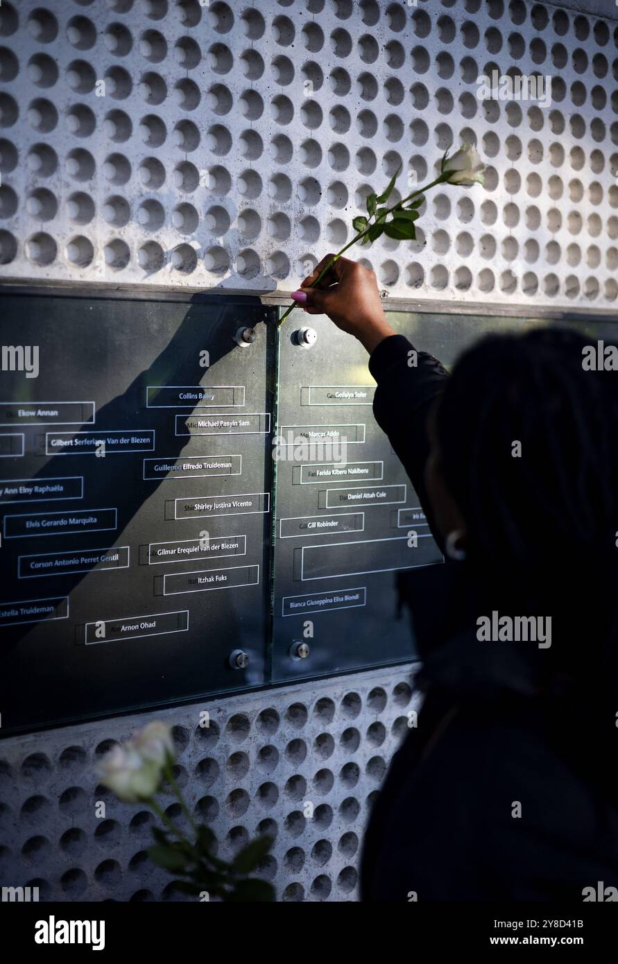 AMSTERDAM - The annual commemoration at "the tree that saw everything ...