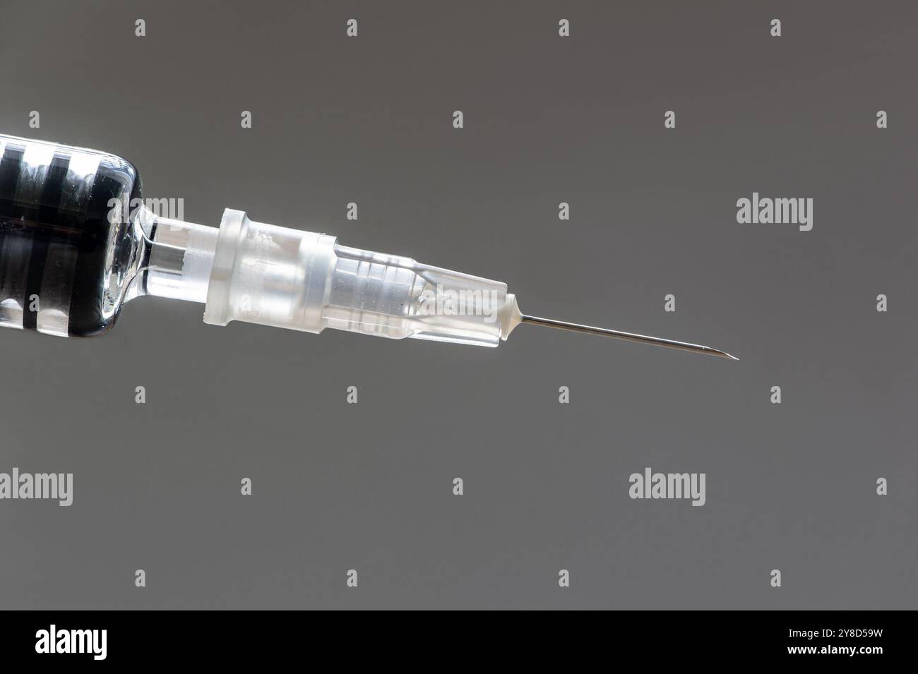 Metal plastic syringe hi-res stock photography and images - Alamy
