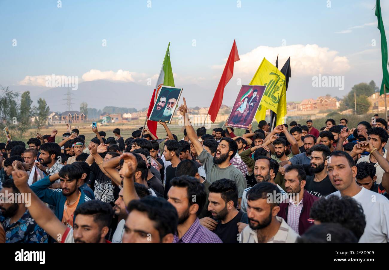 Kashmiri Shia Muslims shout anti-American and anti-Israeli slogans ...