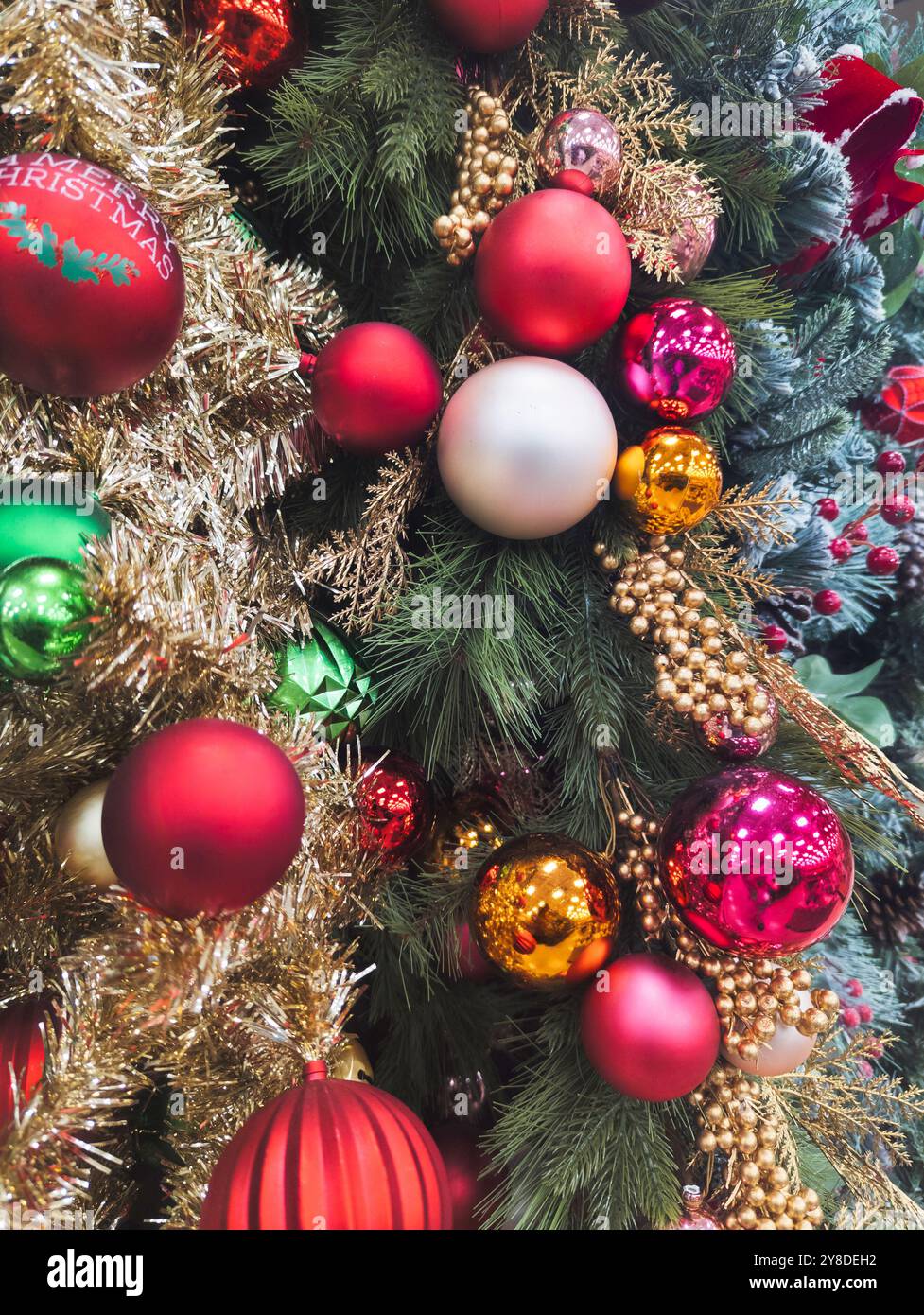 Red yellow christmas ornaments hi-res stock photography and images - Alamy