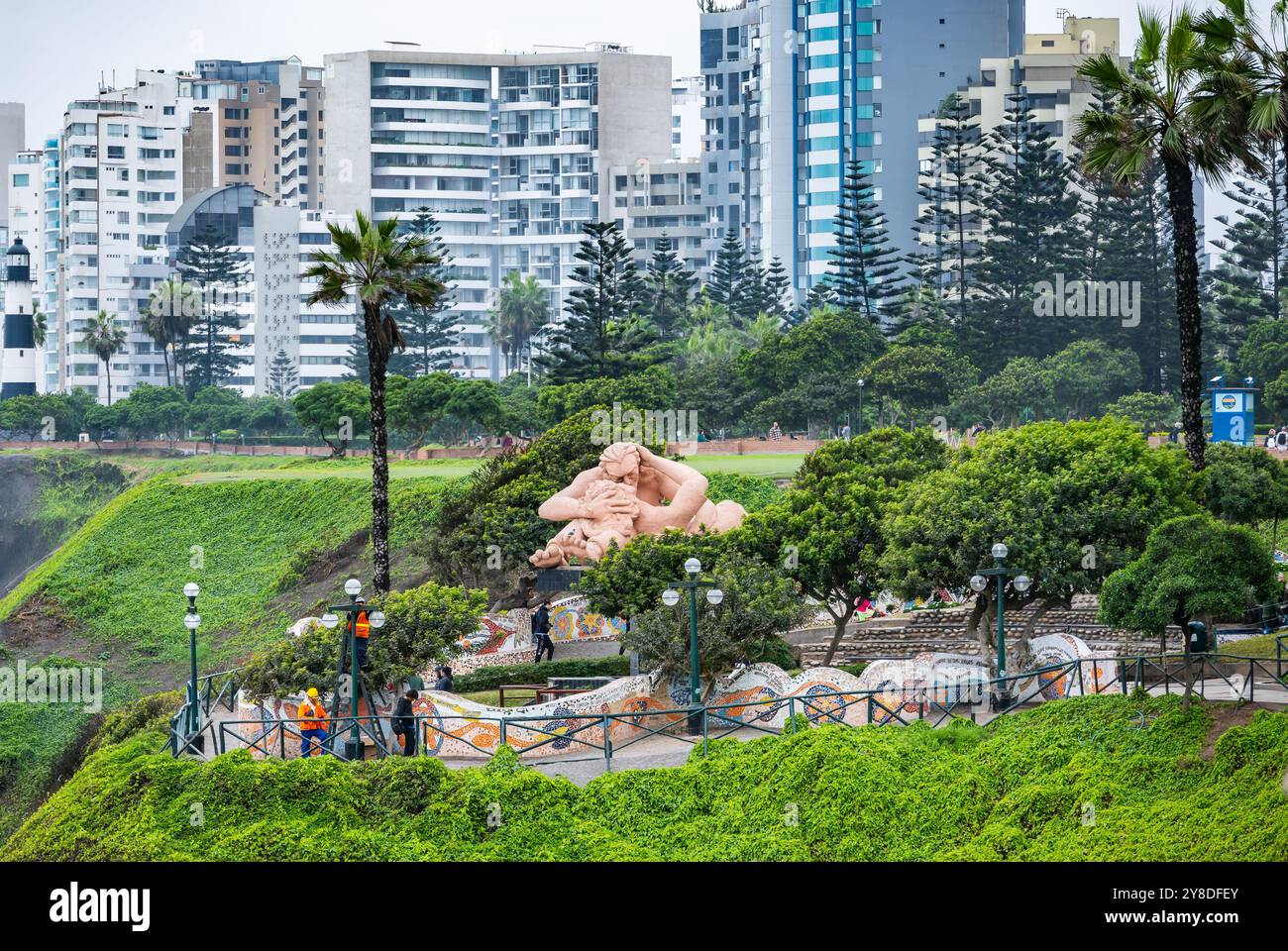 The sculpture El Beso (The Kiss) at the Parque del Amor (Park of Love ...