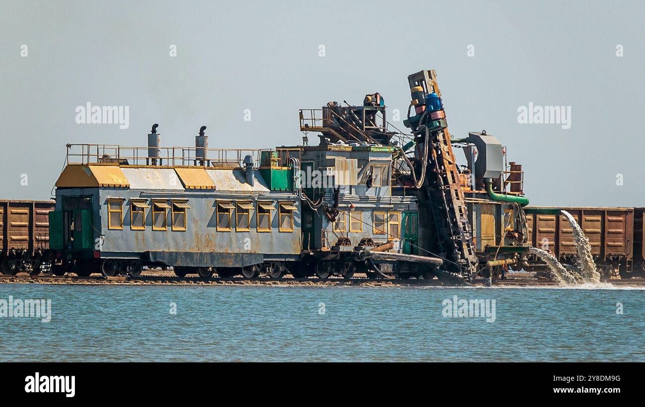 Lake salt extraction process. Salt extraction by traditional technology ...