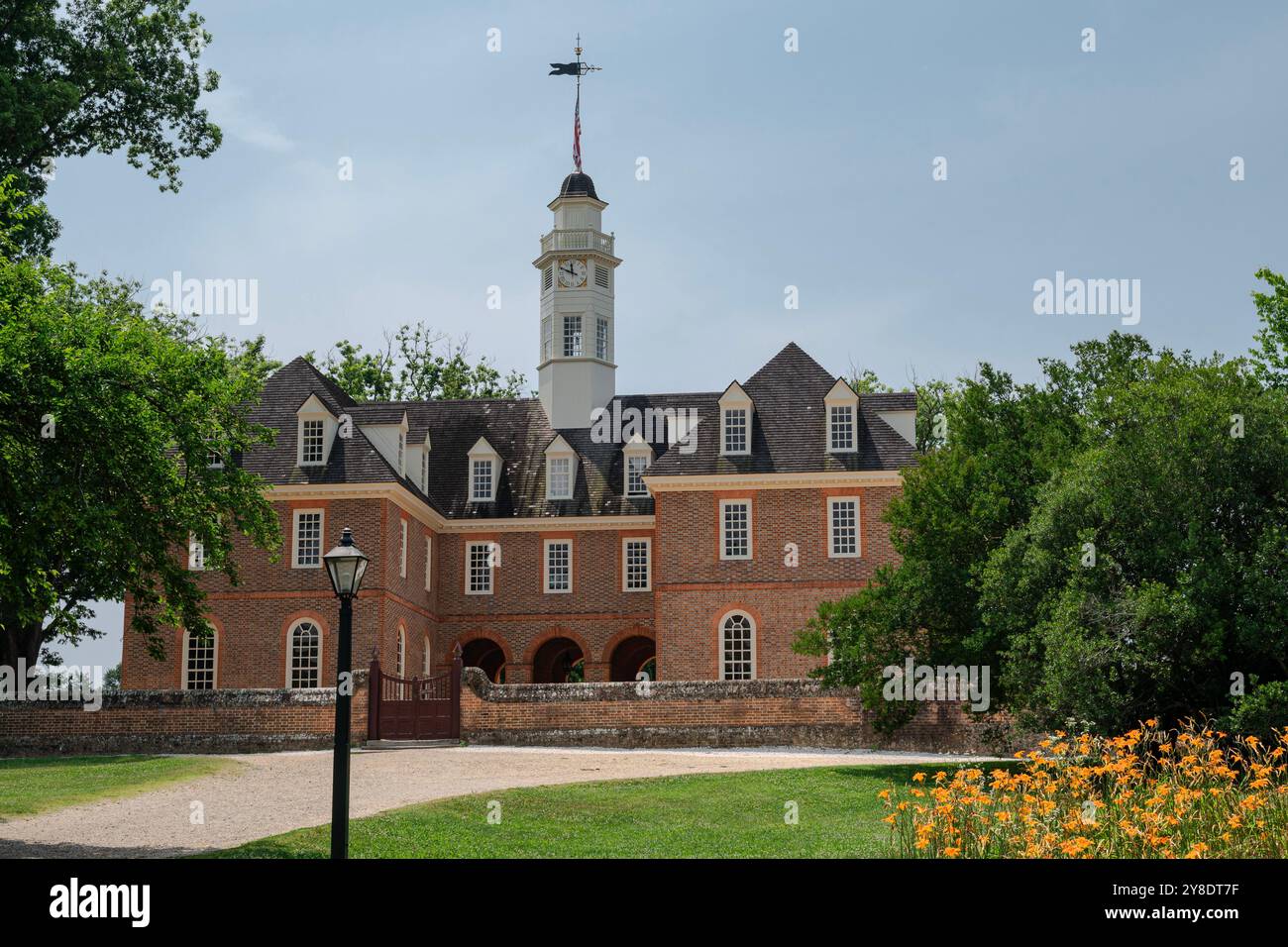 Colonial Williamsburg Capitol building Stock Photo - Alamy