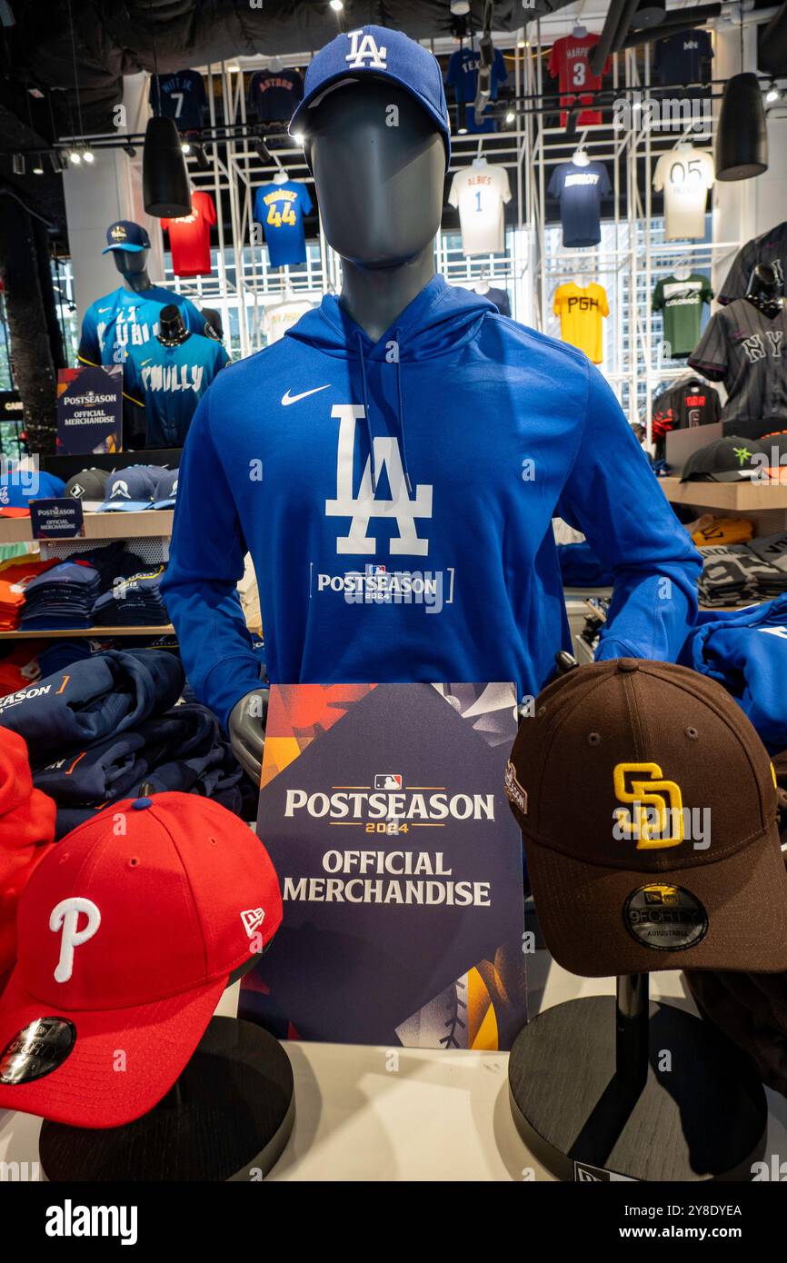 Major League Baseball flagship store in Rockefeller Center, New York ...