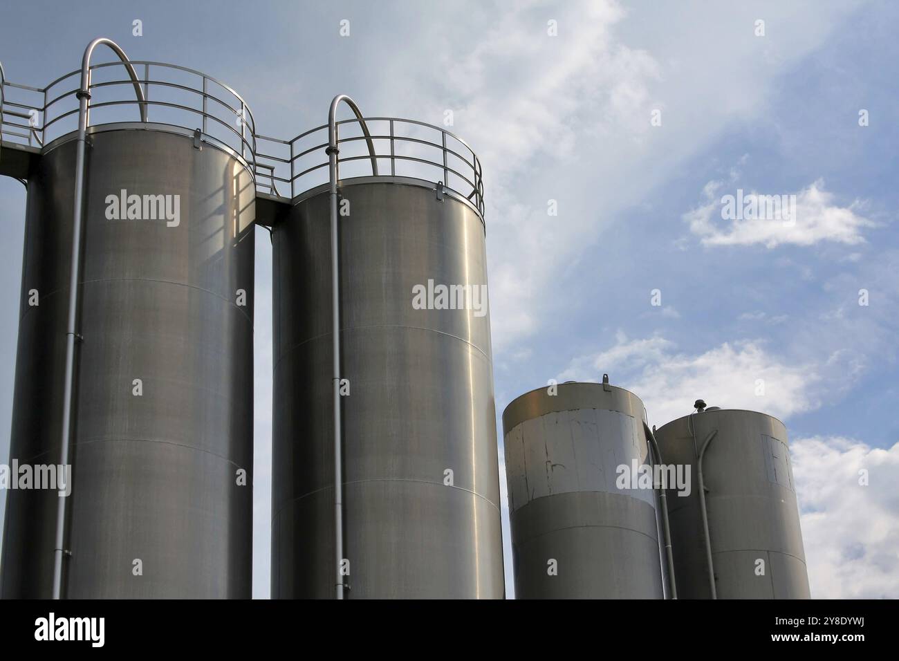 Stainless steel silos hi-res stock photography and images - Alamy