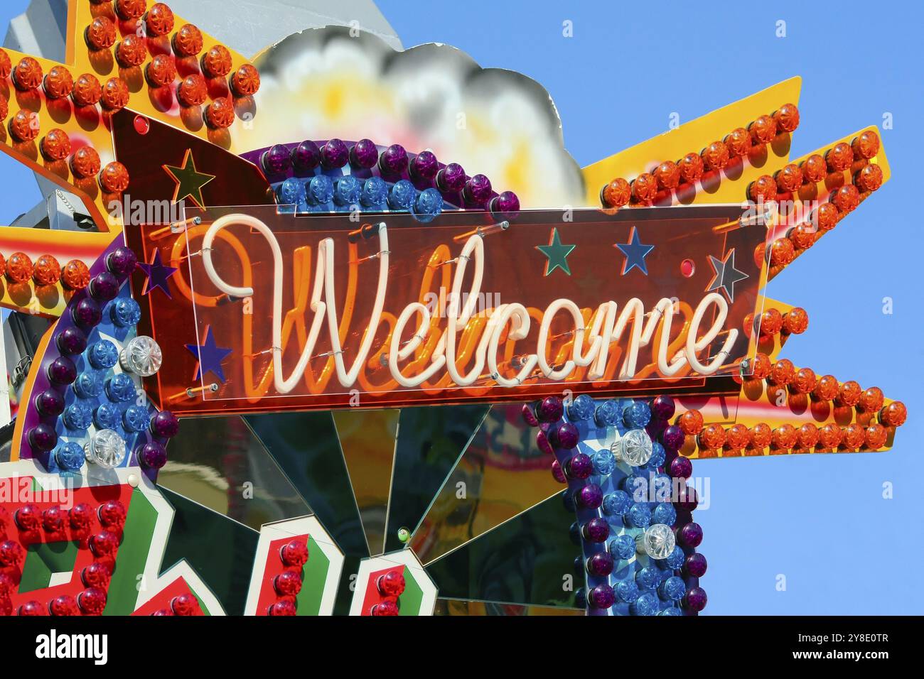 Neon welcoming sign hi-res stock photography and images - Alamy