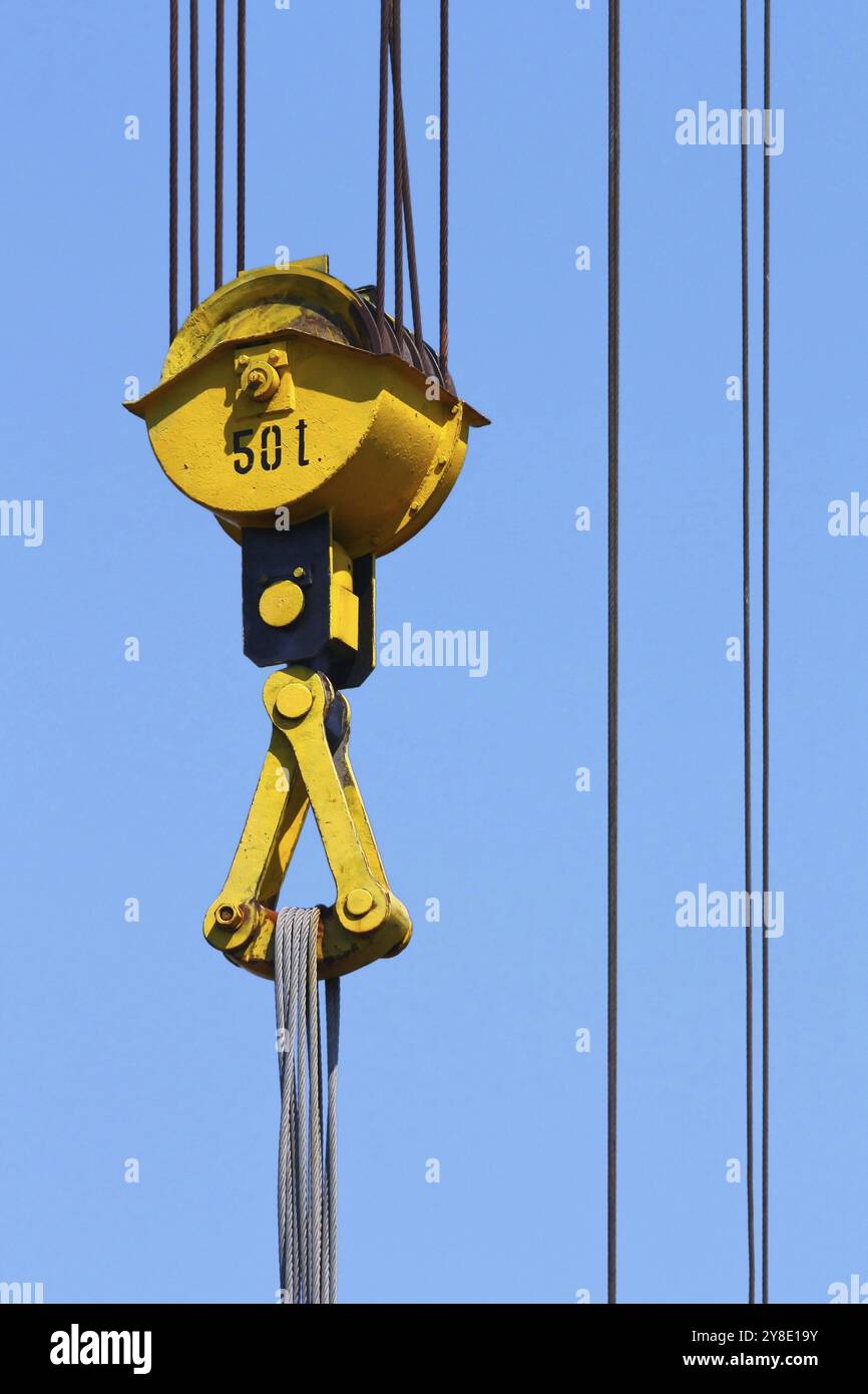 Crane pulleys hi-res stock photography and images - Alamy